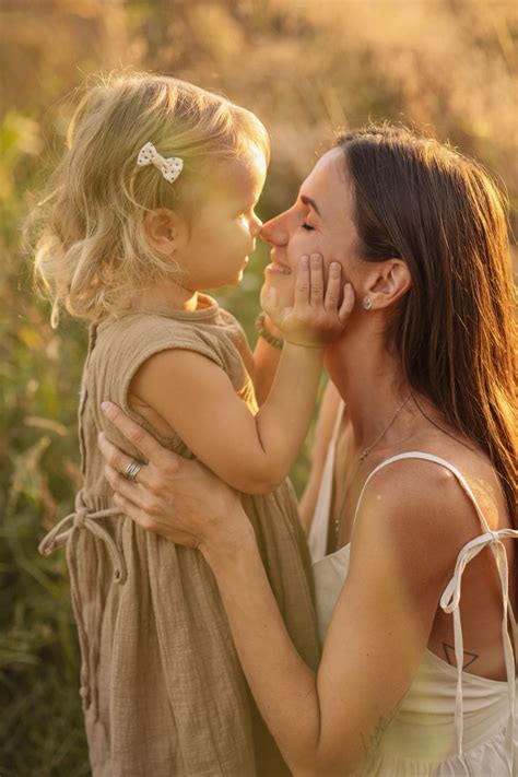 Мама и дочка Photoshoot Poses Mom Daughter