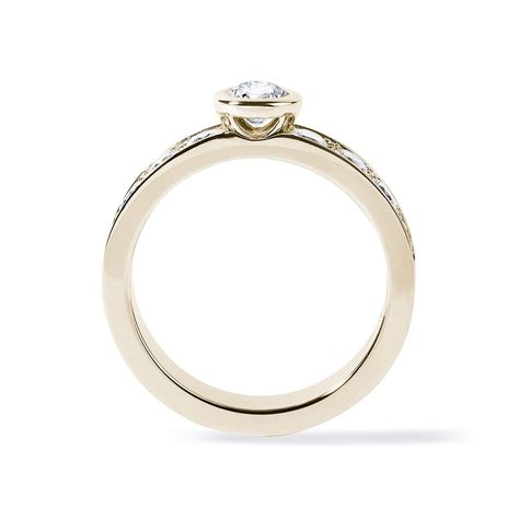 Luxury Bezel Set Diamond Ring In Yellow Gold Klenota