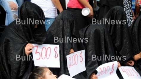 Жива стока Ето колко струва една секс робиня от Ислямска държава снимки