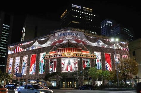 Mz 인증샷 몰릴까…백화점 크리스마스 경쟁 후끈