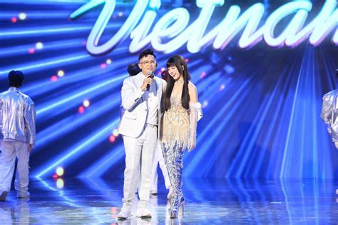 Phương Mỹ Chi Bật Khóc Khi được ôm Mỹ Tâm Trên Sân Khấu Vietnam Idol