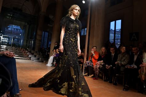 Gigi Hadid Supermodel Runway Walk At Milan Fashion Week Alberta
