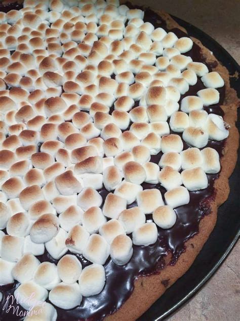 Smores Cookie Pizza • Midgetmomma