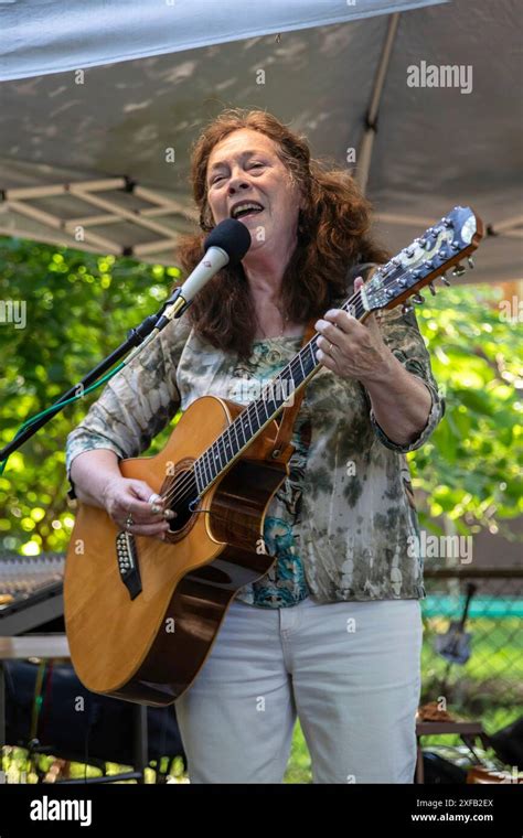 Southfield Michigan Claudia Schmidt Sings At A Backyard Concert