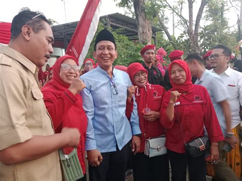 Saat Pendaftaran Bacabup Setyo Wahono Tunjukkan Pembelajaran Berpolitik Yang Baik Ke Publik