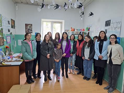 “ჩემმა გამომცემლობამ” სნოს სკოლას წიგნები გადასცა ეკოფაქტი