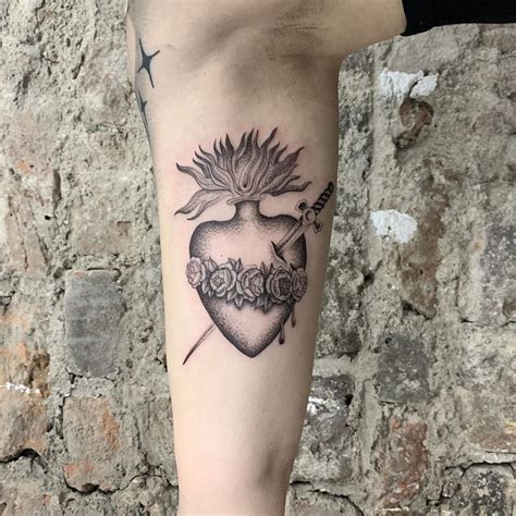 Sacred Heart Tattoo Sacred Heart Tattoos Heart Tattoo Black And