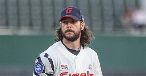 롯데 용병투수 윌커슨과 총 95만달러 재계약