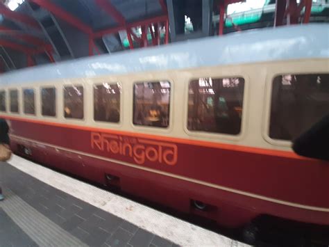 Historic Tee Rheingold R Trains