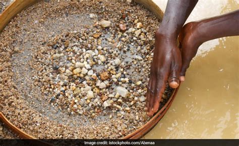 Woman Labourer Finds 269 Carat Diamond In Panna After 2 Years Of Search