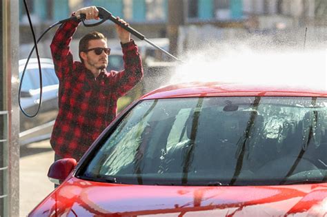 외부 세차에 가압 물 수동 자동차 세척 Summe 세척입니다 높은 압력의 물을 사용 하 여 차를 청소 세탁 비누와 차입니다 개념을 닫습니다 세차장에 대한 스톡 사진 및 기타