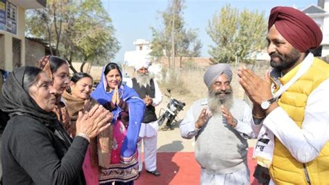 Aap Candidate Dr Amarjit Singh Thinds Broom Therapy For Shahkot