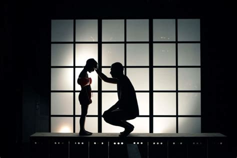 Законът на Архимед Малък градски театър Зад канала Artvibe