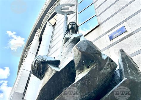 ЕП и Съветът на ЕС ще гласуват днес последните решения за приемането на България в еврозоната от