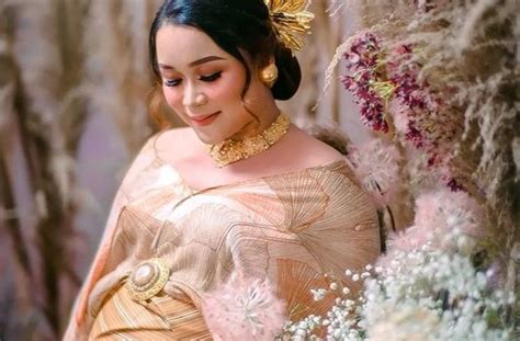 8 Potret Maternity Shoot Syifa Adik Ayu Ting Ting Penampilannya Jadi
