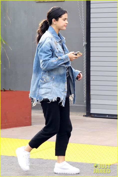 Photo Selena Gomez Sports Trendy Denim Jacket At La Wedding Venue