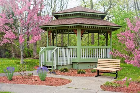 10 Ideas For Landscaping With Gazebos