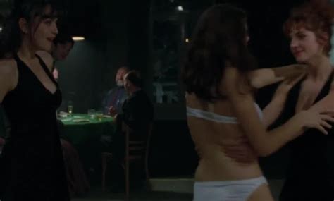 Marion Cotillard Nue Dans Chloe 1996