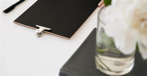 계획하는 광고하는 깔끔한 깨끗한 책상 꼭대기 꽃 단순한 독창성 디자인 레이아웃 마케팅 모조품 목업 문구 미니멀리스트 바우 하우스 바탕화면 배경