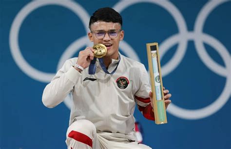 Angkat Besi Kejar Emas Perdana