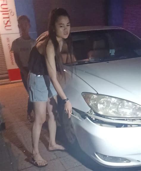 ចេញពីក្លឹបរ៉ឺយ៉ែរថយន្តចេញប៉ះរថយន្តមួយគ្រឿងទៀតរងការខូចខាត សារព័ត៌មាន នគរវត្ត