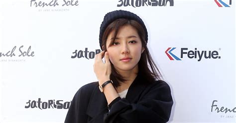 포토 박한별 단화로 완성한 스타일링