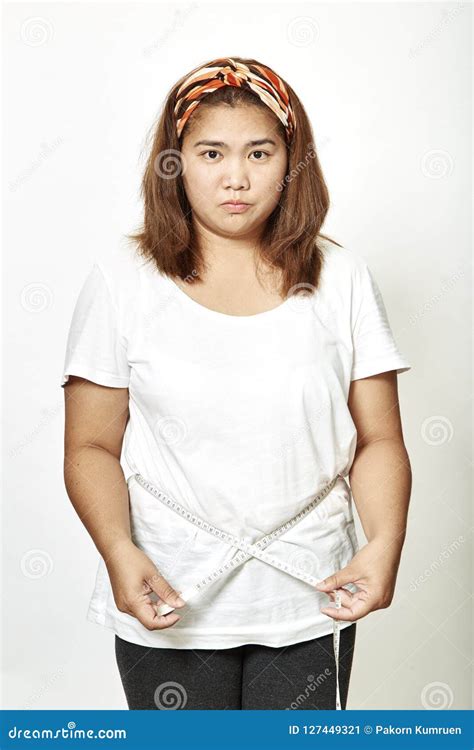 Gros Femme Avec La Bande De Mesure Image stock Image du perte régime