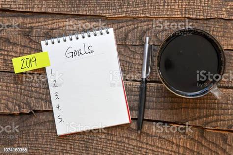 목표 2019 텍스트는 노트북에 작성 된입니다 높은 품질의 사진입니다 0명에 대한 스톡 사진 및 기타 이미지 0명 도전 디자인 Istock