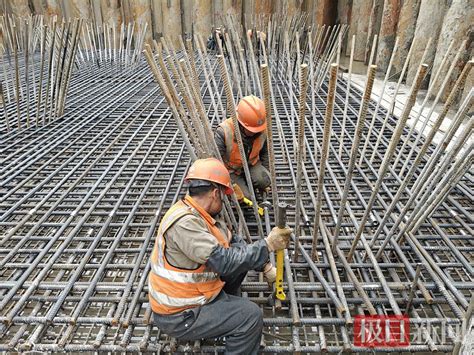“五一”不停工,武汉六环线项目铆足干劲施工 新华网 “五一”不停工,武汉六环线项目铆足干劲施工 新华网