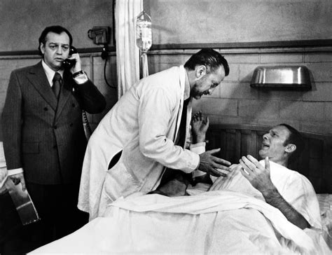 De Ce Asasinarea Directorului General Al United Healthcare Seamănă Atât