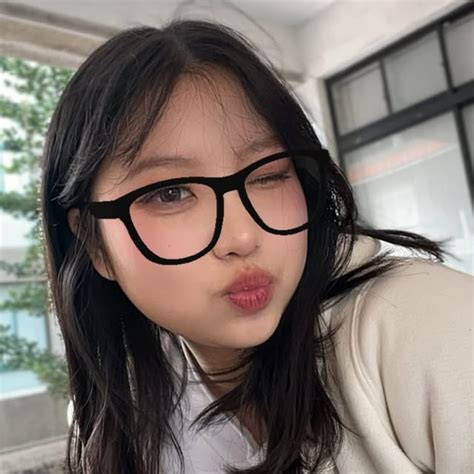 你接近什麼樣的人 就會走什麼樣的路 與鳳凰同飛 必是俊鳥 與虎獅同行 必成猛獸 圈子決定你的高度 環境改變你的人生