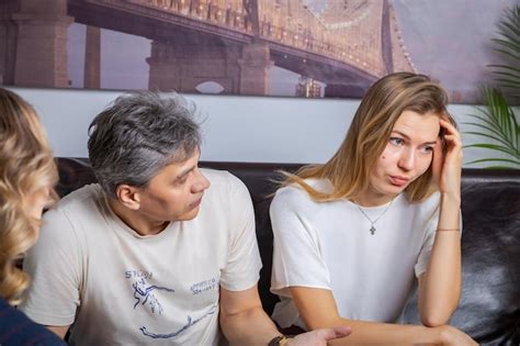 Premium Photo | A couple at a psychologists appointment solves their ...