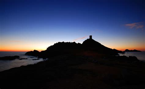 배경 화면 햇빛 경치 일몰 바다 물 록 하늘 사진술 해돋이 저녁 아침 연안 태양 수평선 곶 황혼 암석 형성 지역 구름 산 새벽