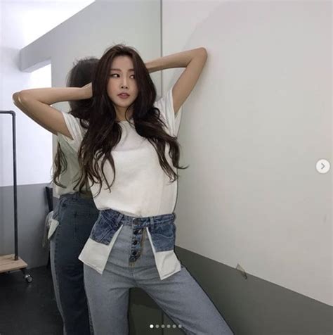 달수빈 흰 티에 청바지만 입어도 빛나는 미모[sns컷] 인스티즈 Instiz 이슈 카테고리