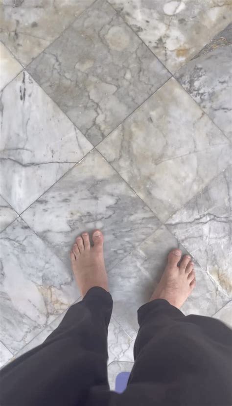 Lambda Garcías Feet
