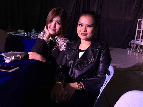 ညီအစ်မနှစ်ယောက်တူတူ သီချင်းတွေလုပ်နေတဲ့ စိုးပြည့်သဇင်နဲ့ စန္ဒီမြင့်လွင