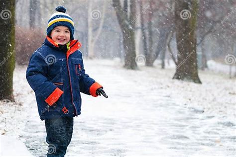 De Jongen Van De Winter Stock Foto Image Of Mannetje 17437714