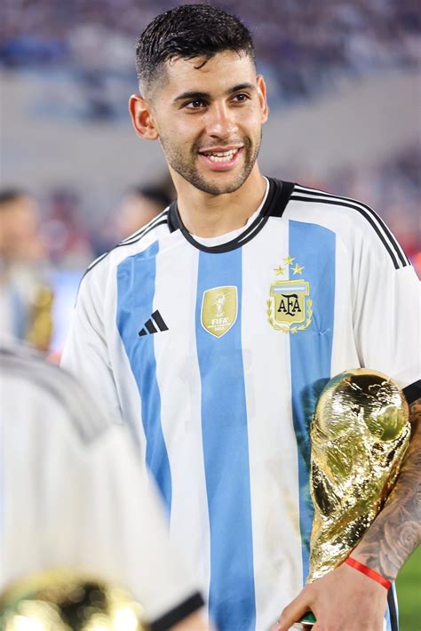 Cristian Cuti Romero Escudos De Futbol Argentino Leo Paredes