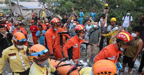 중국 구조대 미얀마 강진 현장서 임산부 등 3명 구조