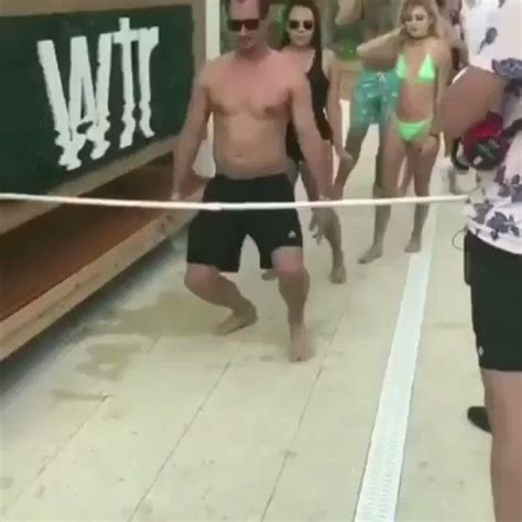 10 Hot Sexy Limbo Bikini Pics