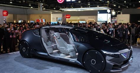 미래 모빌리티 Lg 알파블에 모인 관람객들