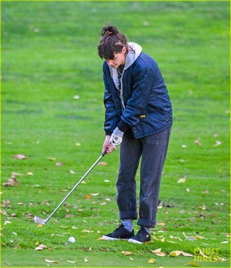 Kristen Stewart Enjoys Some Time On The Green During Casual Golf Outing Photo 4998085 Kristen