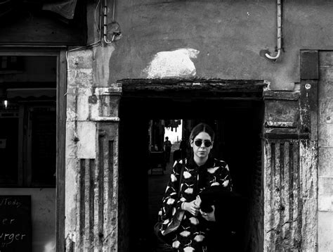 무료 이미지 검정색과 흰색 도로 화이트 거리 사진술 어둠 검은 단색화 영상 흑백 사진 필름 누아르