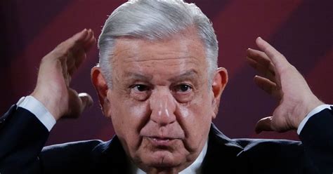 amlo se dice apenado por desplegado en contra de los libros de texto