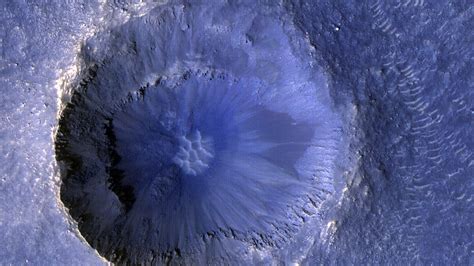 Nasa Spacecraft Spots Dramatic View Of New Impact Crater On Mars Mashable