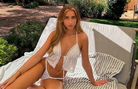 O Que Os Pais De Lily Phillips Estrela Do Onlyfans Acham Do Seu Desafio De Dormir Com 100