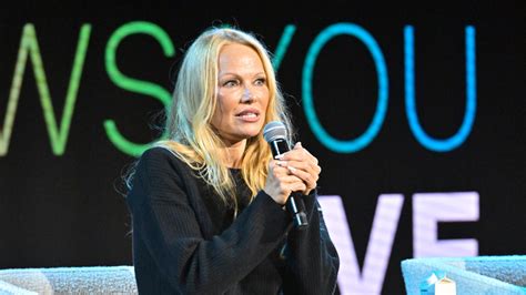 Have Baywatch Stars Yasmine Bleeth And Pamela Anderson Stayed In Touch