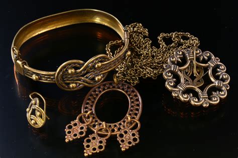 Kalevala Pronssi Koruja Oulun Panttilainakonttori Oy