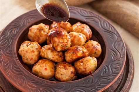 Тайские куриные фрикадельки с соусом - рецепт приготовления