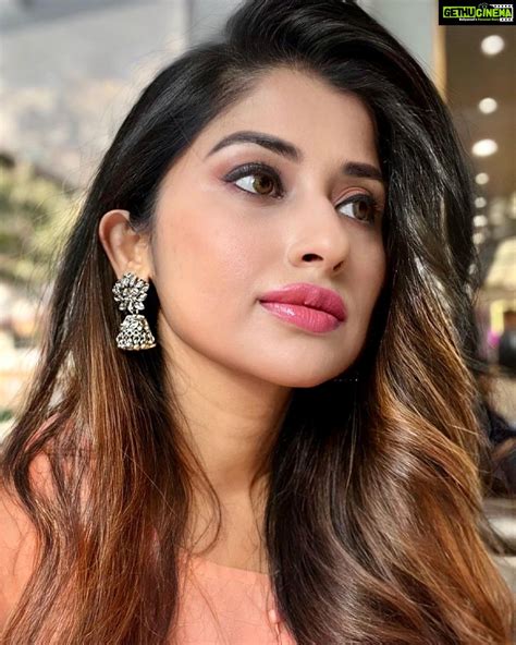 Saba Khan Instagram Selfie 🤳 Time 😘 Sabakhan Gethu Cinema